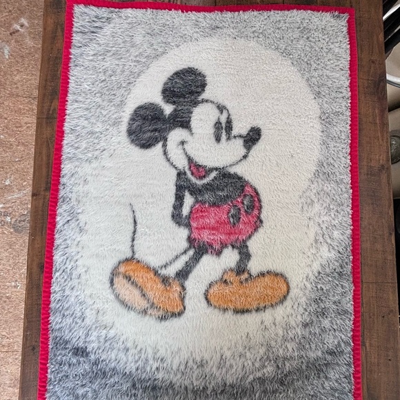 Disney | Bedding | Vintage Walt Disney Mickey Mouse Throw Blanket ...